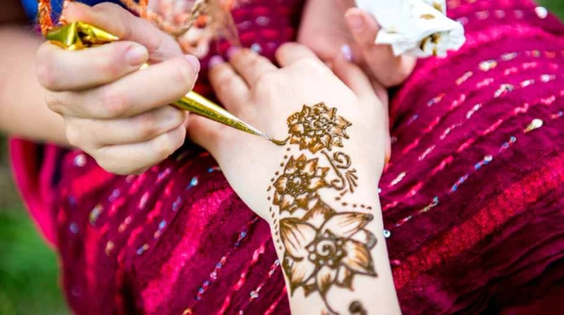 Outstanding Mehendi Designs for Diwali 2021 - TheOmniBuzz